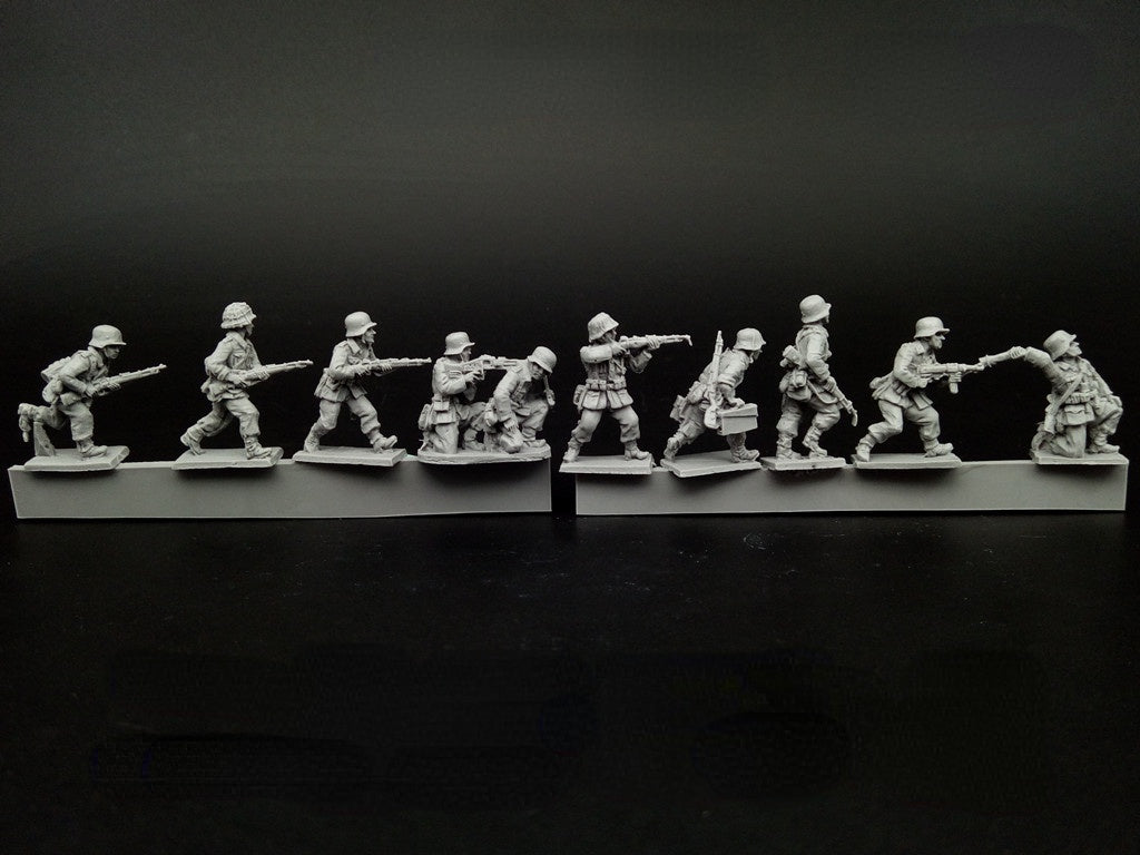 WWII German Infantry Soldiers 10 People Miniature Unpainted Resin Figu ...