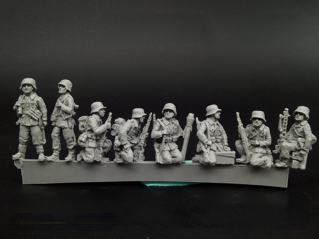 WWII German Vehicle Infantry Soldiers 8 People Miniature Unpainted Res ...