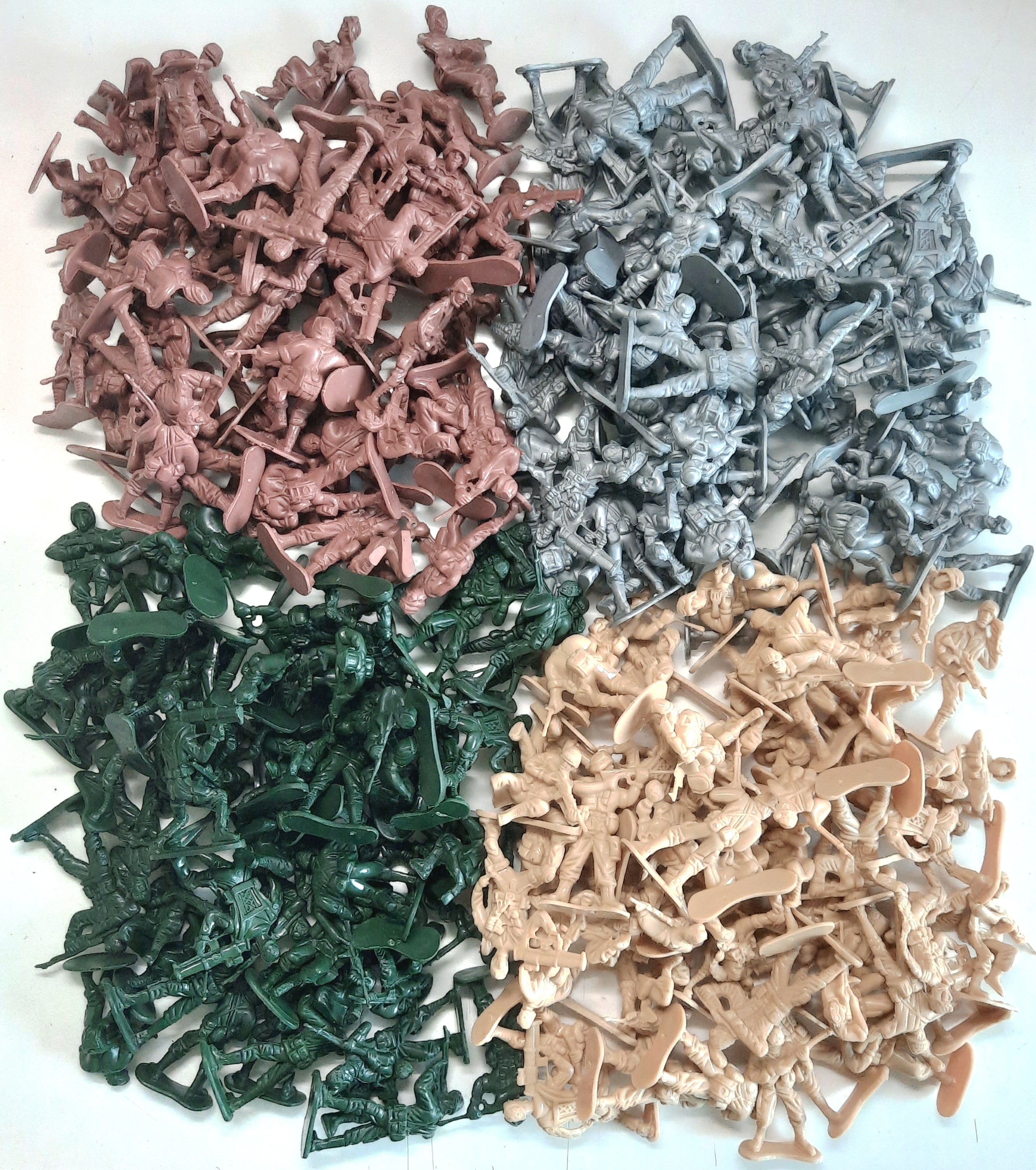 100 pcs Classic WWII Military Plastic Toy Soldiers Army Men 5cm Figure ...